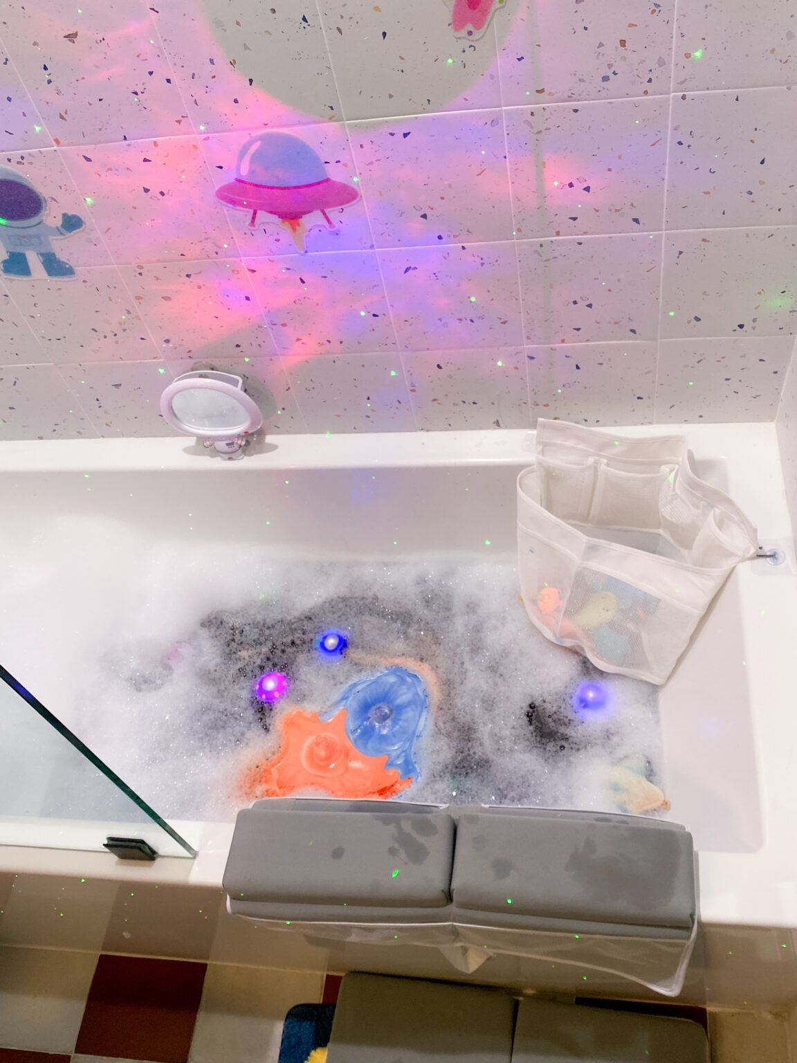 Outer Space Bath Time for Kids - Taryn Newton